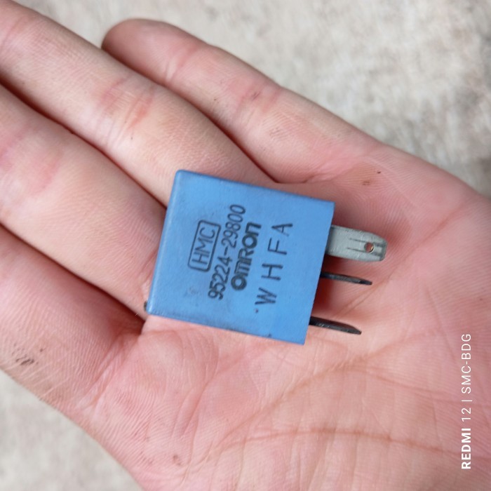 Jual Relay OMRON Biru kaki 4 Hyundai HMC 95224-29800 Copotan | Shopee ...