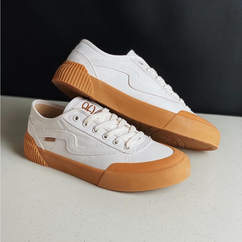 Jual Patrobas Equip White Gum Low (100% Authentic) | Shopee Indonesia