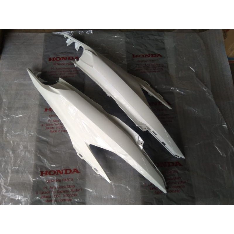 Jual bodi kanan vario 125/150 new k59 putih glossy original | Shopee ...