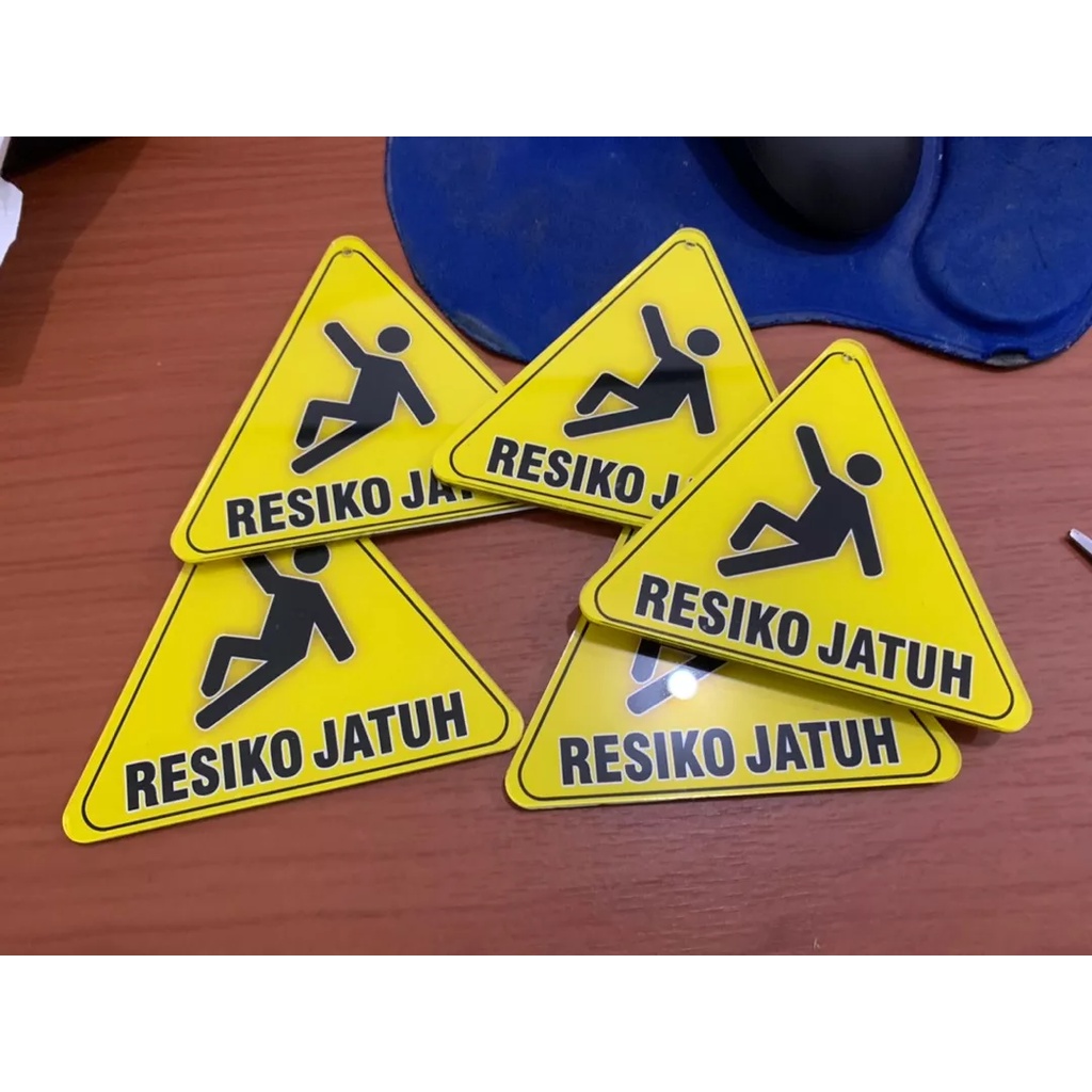 Jual Papan Peringatan Akrilik Resiko Jatuh | Sign Akrilik Awas Resiko ...