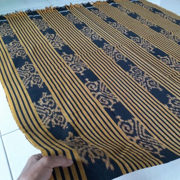 Jual kain blanket motif toraja warna dasar hitam motif kuning halusan ...