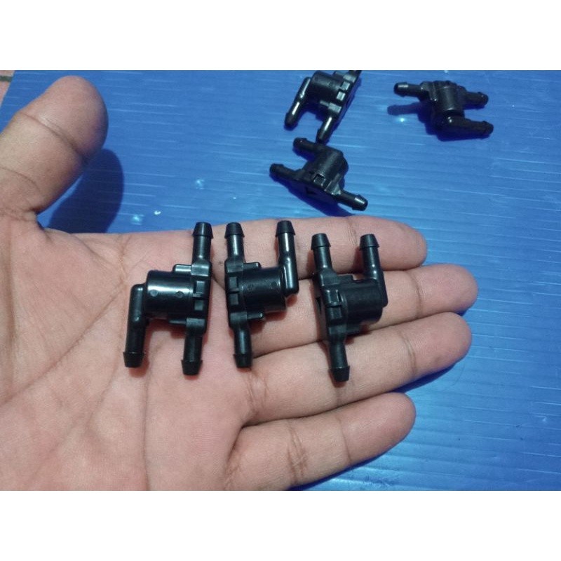 Jual ORI Connector Slang Wiper, Sambungan Valve Selang Cabang 3 Wiper ...
