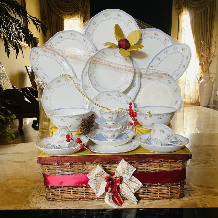 Jual Hampers Parcel Dinner Set Saint James Linen Flower 24 Pcs Mewah ...