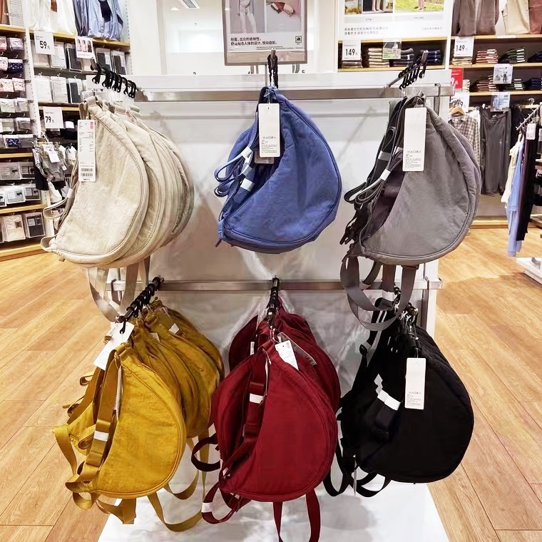Jual READY Uniqlo Waistbag Tas Selempang Bahu Ala Uniqlo half Moon ...