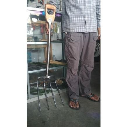 Jual LEO_TERLARIS Garpu Injak Cap Gunung Persatuan Alat Kebun Garpu ...