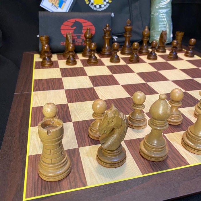 Jual Chess Set Street Knight Papan Catur Kayu Standar PERCASI FIDE ...