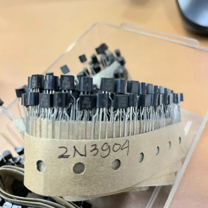 Jual 2N3904 ORIGINAL KEC ORI ASLI 2N 3904 2 N3904 2 N TRANSISTOR TR 1 | Shopee Indonesia