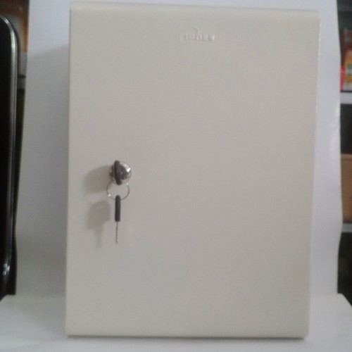 Jual Box Panel Listrik Ionee 60x80x30 Besi Indoor Kunci Putar Cream ...