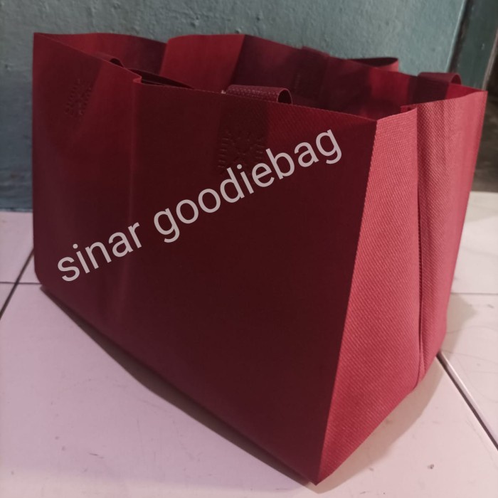 Jual tas hls press box 25x25 isi 12pcs,tas spunbond tas box nasi besek - hijau muda | Shopee ...
