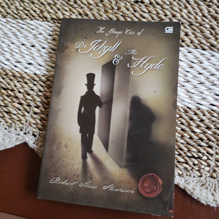 Jual DR JEKYLL FAN MR HYDE - ROBERT LOUIS STEVENSON original | Shopee ...