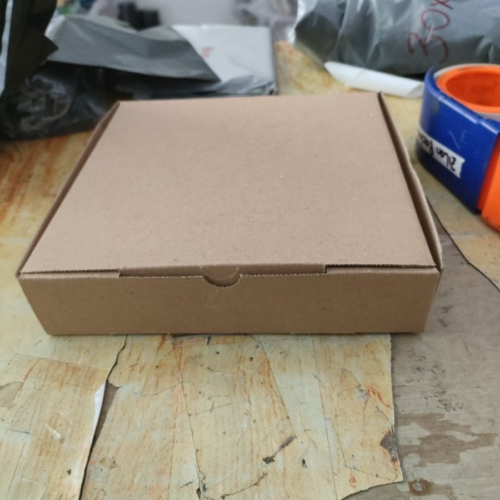Jual box 20x20x4,5 kardus DIE CUT karton dus packaging | Shopee Indonesia