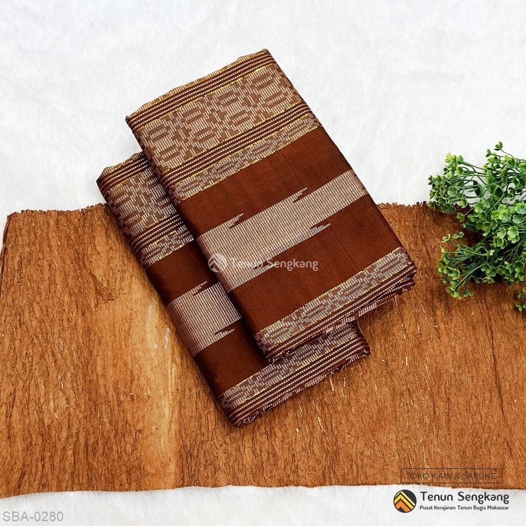 Jual Sarung Bugis Sutra Makassar Tenun Asli Cokelat Krem - Athirah by ...