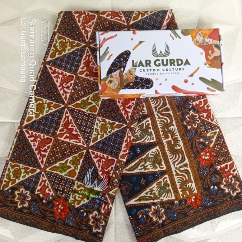 Jual Sarung batik Lar Gurda seri kesikan warna | Shopee Indonesia