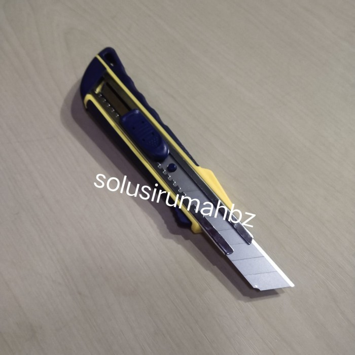 Jual PISAU CUTTER HANDLE PLASTIC KARET 18MM BESAR TEBAL CUTER PEMOTONG 18 MM | Shopee Indonesia