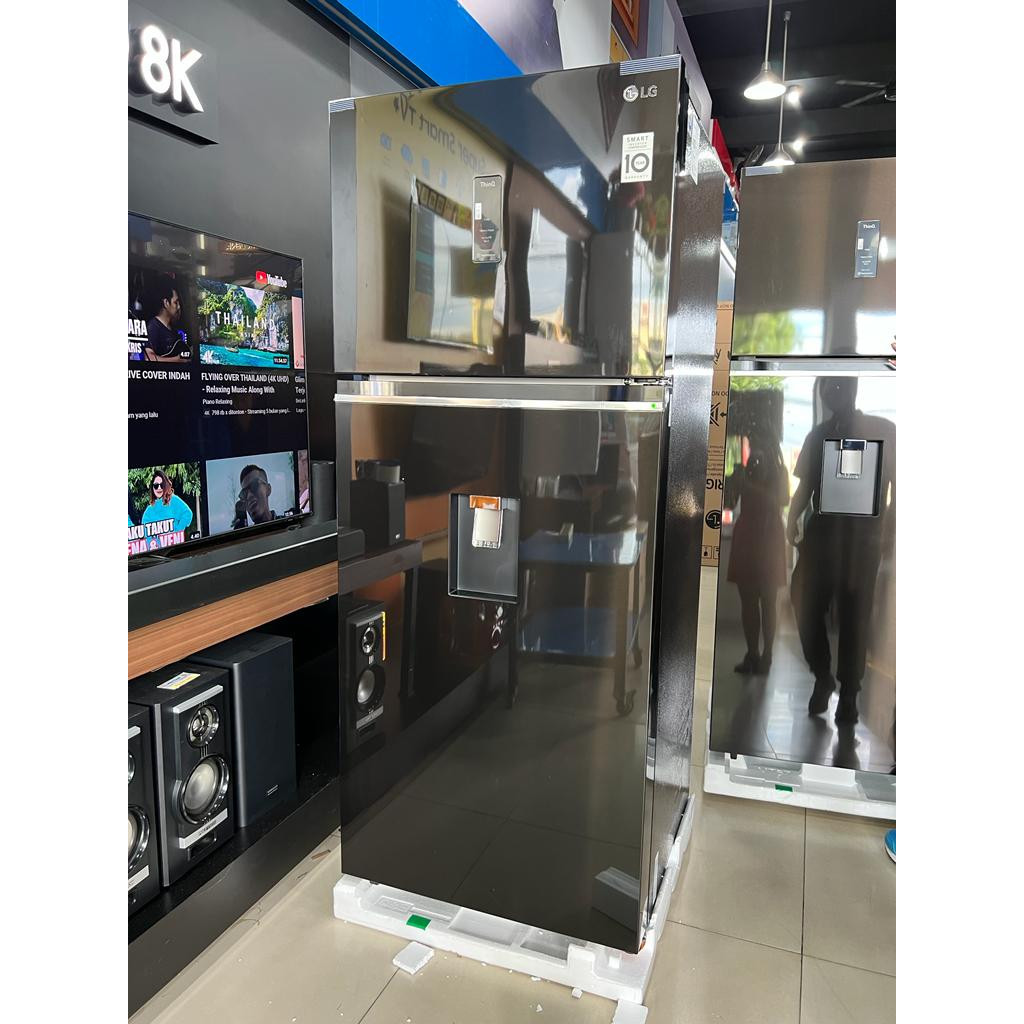 Jual LG KULKAS 2 PINTU DENGAN DISPENSER DAN PEMBUAT ES BATU DI PINTU GN ...