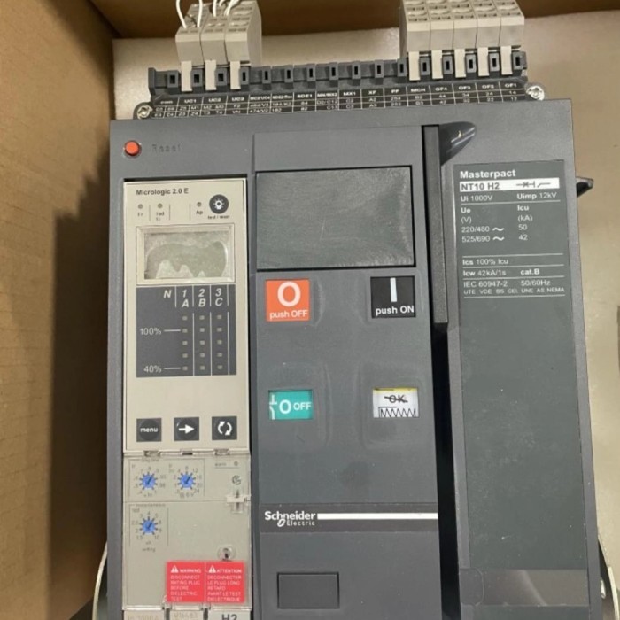 Jual Schneider ACB NT08 800A 3P Motorized UVT MX Aux Micrologic 2.0 | Shopee Indonesia