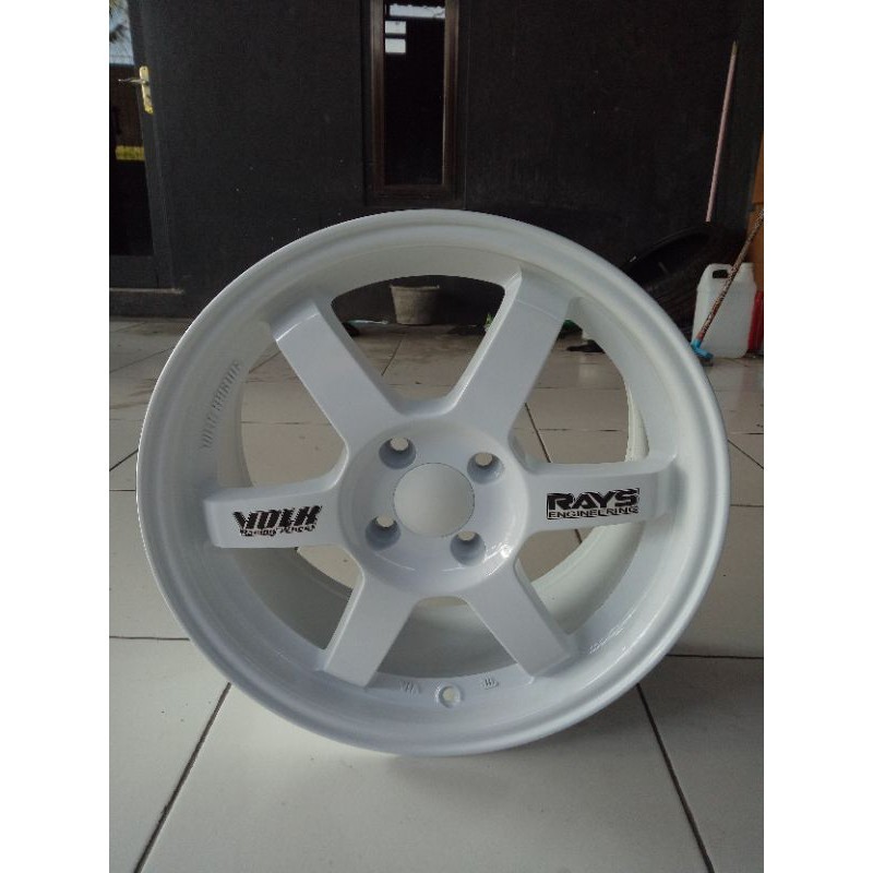 Jual velg volk rays te37 r16 putih velg racing mobil volk rays te37 putih | Shopee Indonesia