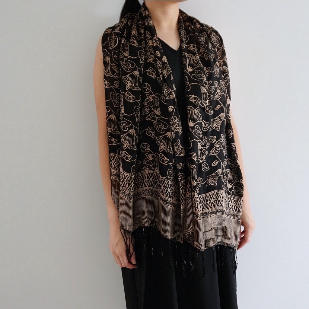 Jual BATIK RATU -Syal Batik Sutra Black 04 | Shopee Indonesia