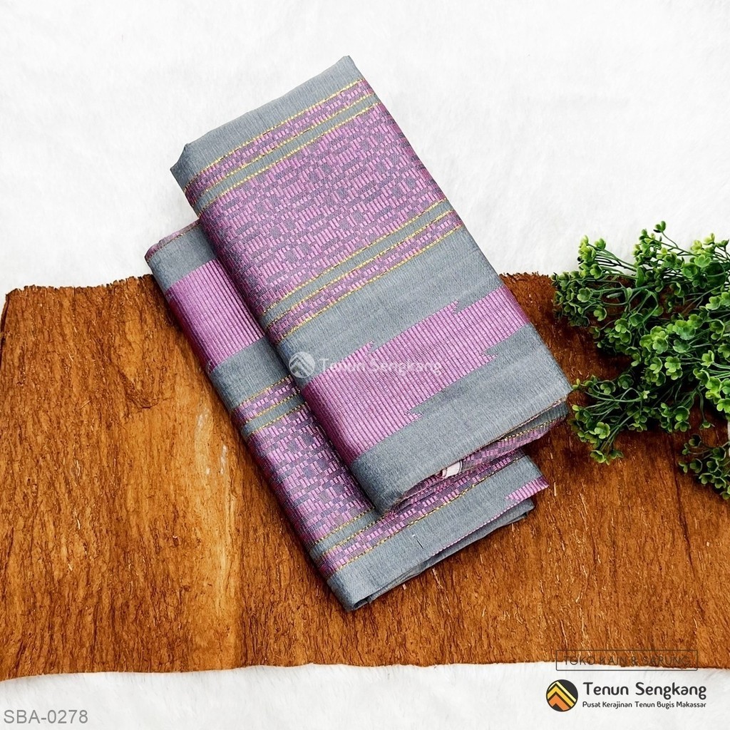 Jual Sarung Bugis Sutra Makassar Tenun Asli Abu Ungu - Athirah by Tenun ...