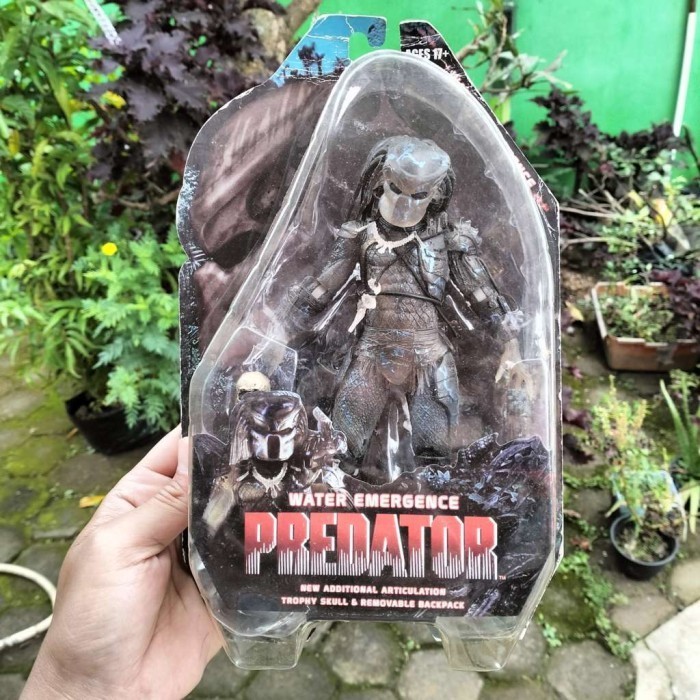 Jual Neca Action Figure Predator Water Emergence - Box Not Mint ...