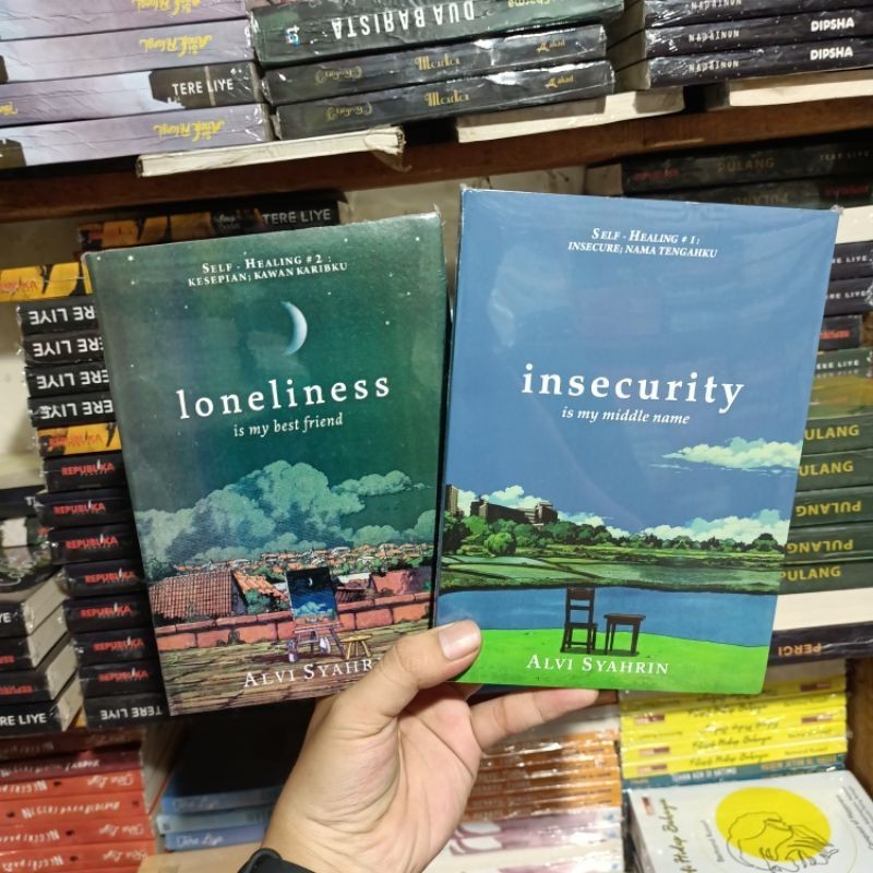 Jual Paket 2 Buku INSECURITY | LONELINESS | Alvi S | Shopee Indonesia