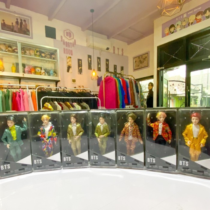 Jual bts official merchandise || BTS Barbie || BTS DOLL | Shopee Indonesia
