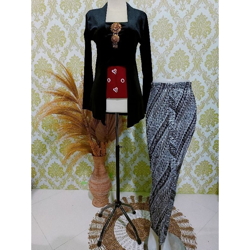 Jual SET KEBAYA BLUDRU KUTU PENDEK HITAM(KEBAYA+ROK+ANGKIN) | Shopee ...