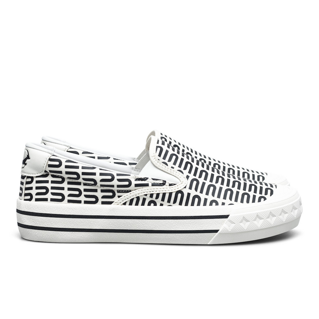 Jual Sepatu Compass 25th Logo Pattern Slip On Type 1 | Shopee Indonesia