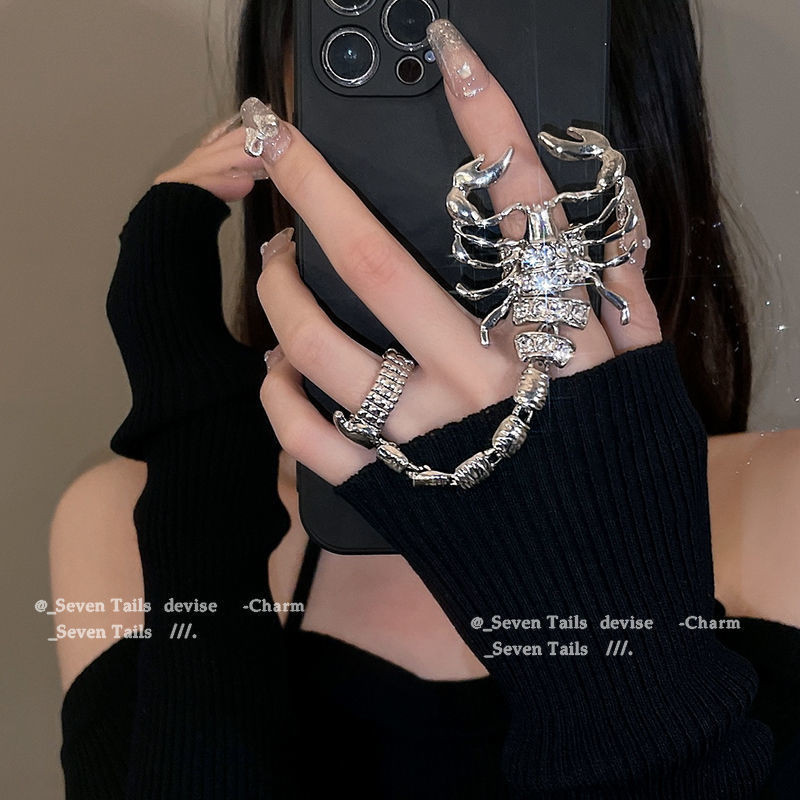 Jual Spicy Girl Exaggerates Scorpion Chain with Small Design Ring Girl ...