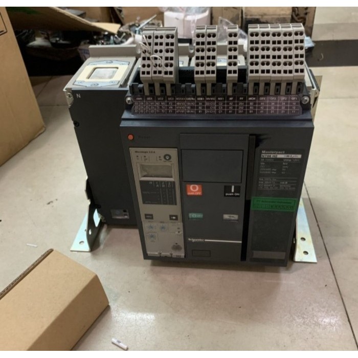 Jual ACB Schneider NT 630A 3P Motorized UVT MX AUX Micrologic 2.0 ...