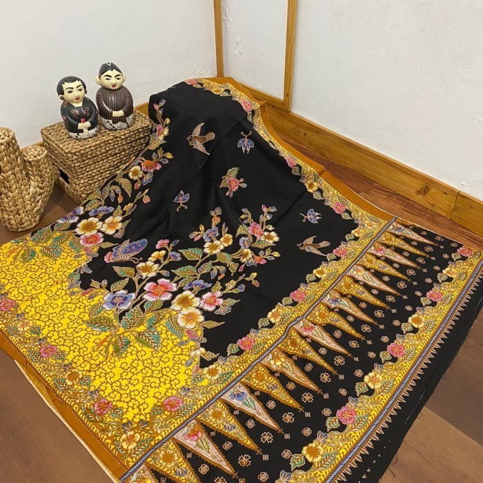 Jual Kain Batik Mekar Sari SOLO motif Bunga Dasar Hitam ( Modern ...