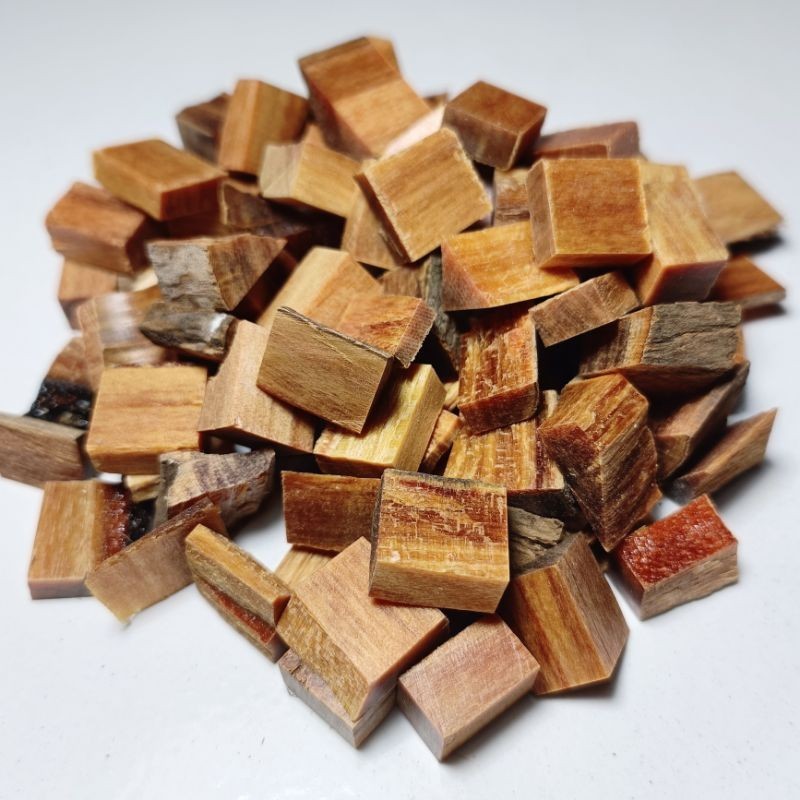 Jual Serpihan kayu raja agathis super / kayu gaharu merah 1 kg | Shopee ...