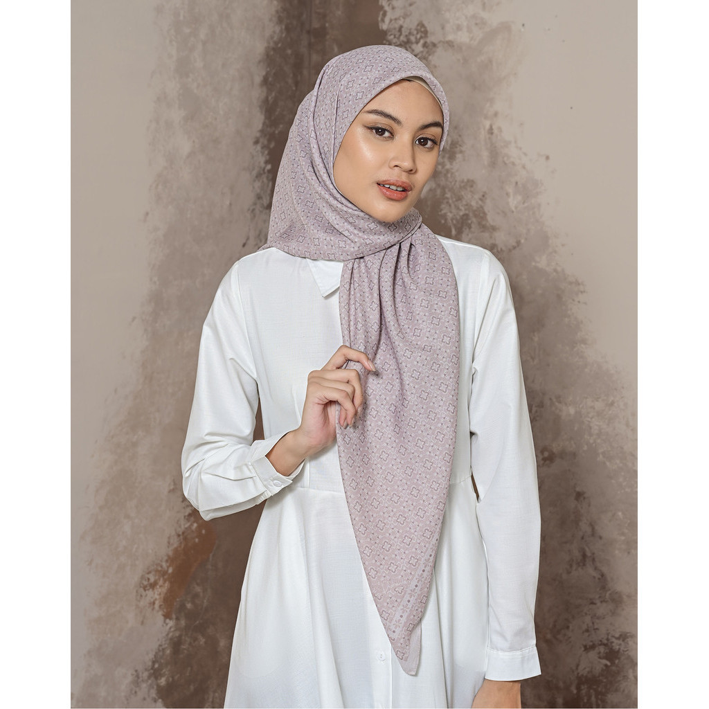 Jual Geulis.id x Dwihanda / DWIHANDA SCARVES / HIJAB SEGI EMPAT / 8 warna | Shopee Indonesia