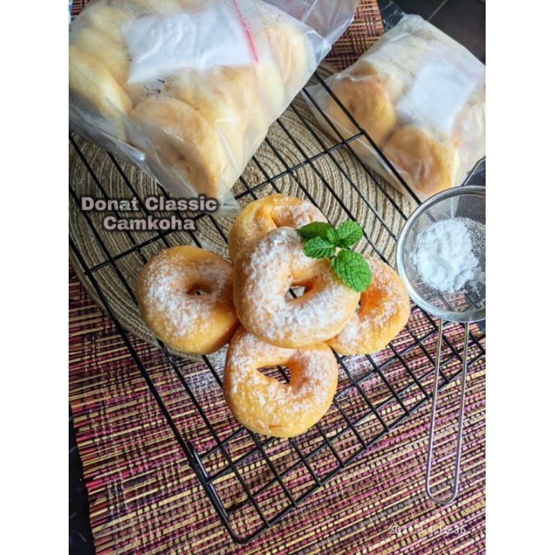 Jual Donat Classic Frozen Isi 12pcs Free GULA HALUS | Shopee Indonesia