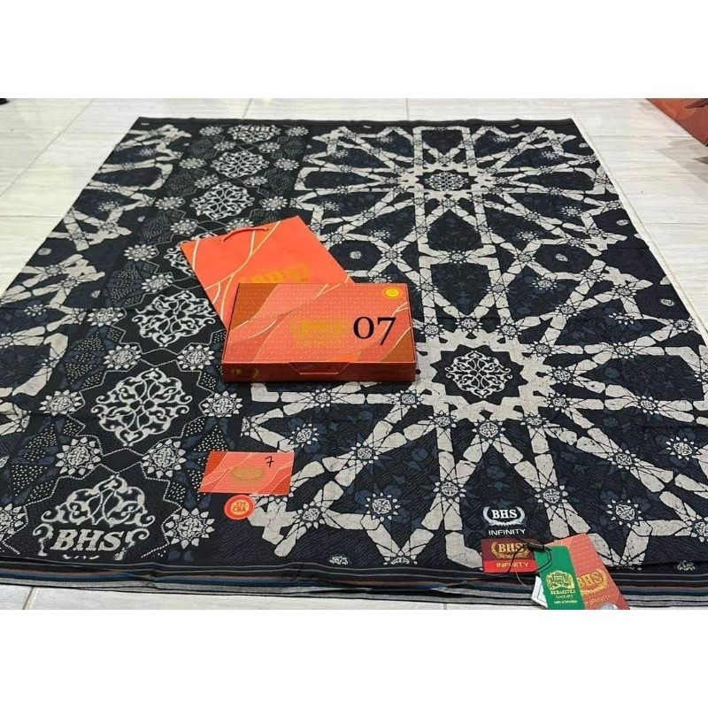 Jual Sarung BHS Infinity Batik Gold | Shopee Indonesia