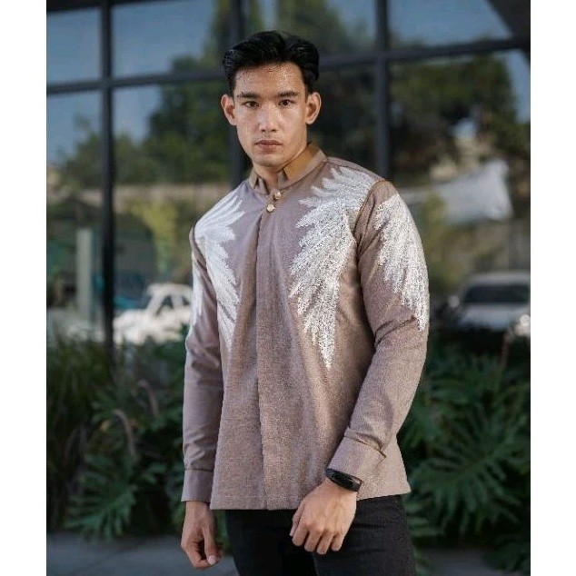 Jual Kemeja Bordir Pria NUC.ID Fitrah 06 (Coklat Rustik) | Shopee Indonesia