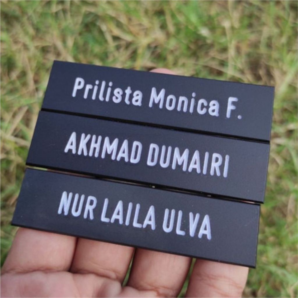 Jual Nama dada Ukir SEHARI JADI/nama hitam/nama tag grafir/name tag ...