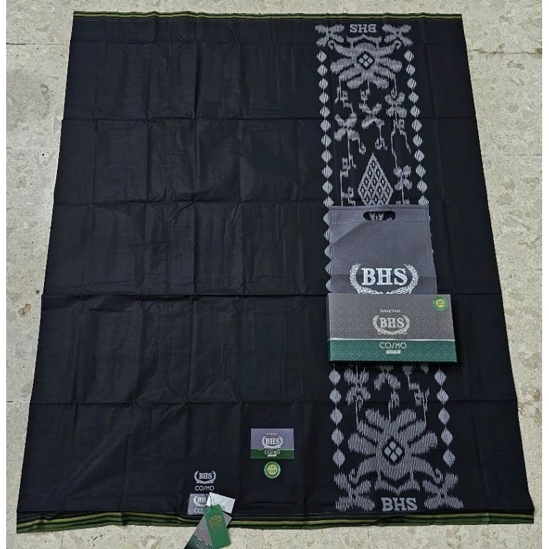 Jual Sarung BHS Cosmo Polos Hitam GOLD Full Sutra Original 100% ...