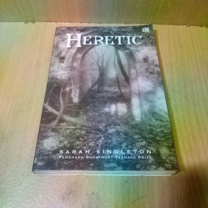 Jual HERETIC - SARAH SINGLETON. | Shopee Indonesia