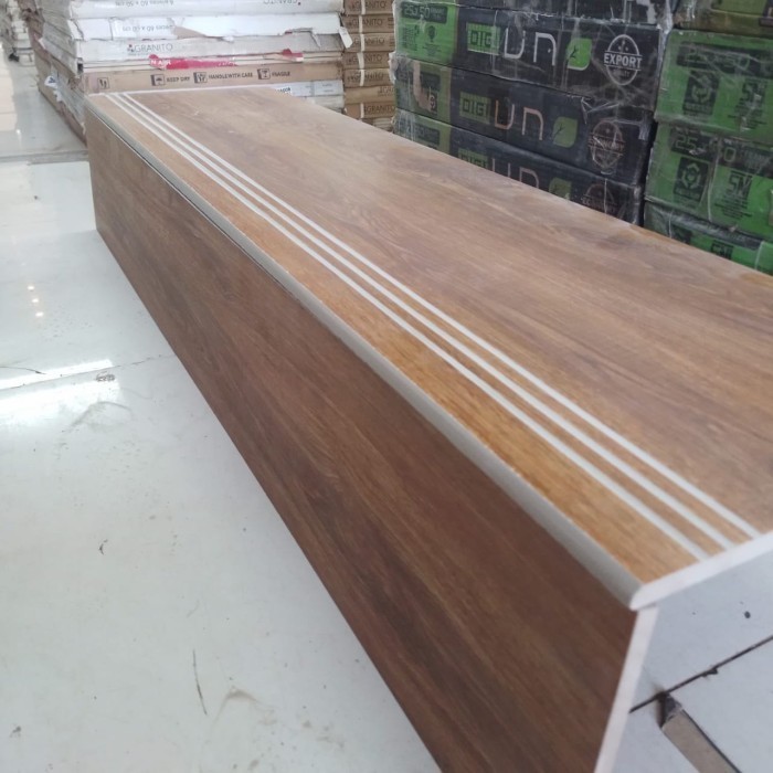 Jual granit tangga 30x90 30x80 keramik motif kayu list plint pijakan ...