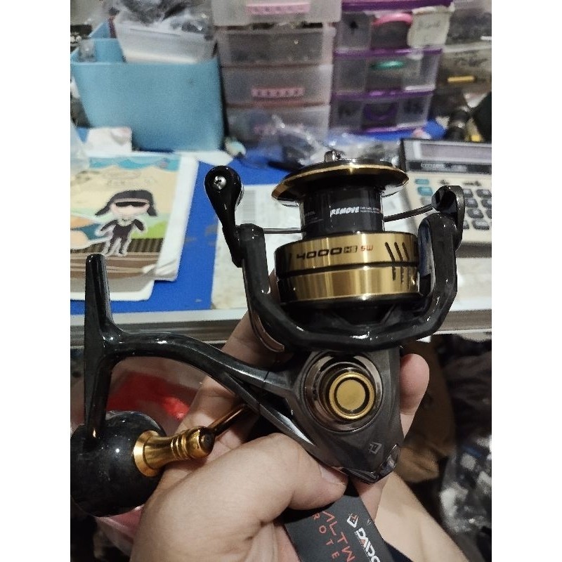 Jual Reel pancing daido daimos ultra SW 1000 2000 3000 4000 6000 gold ...