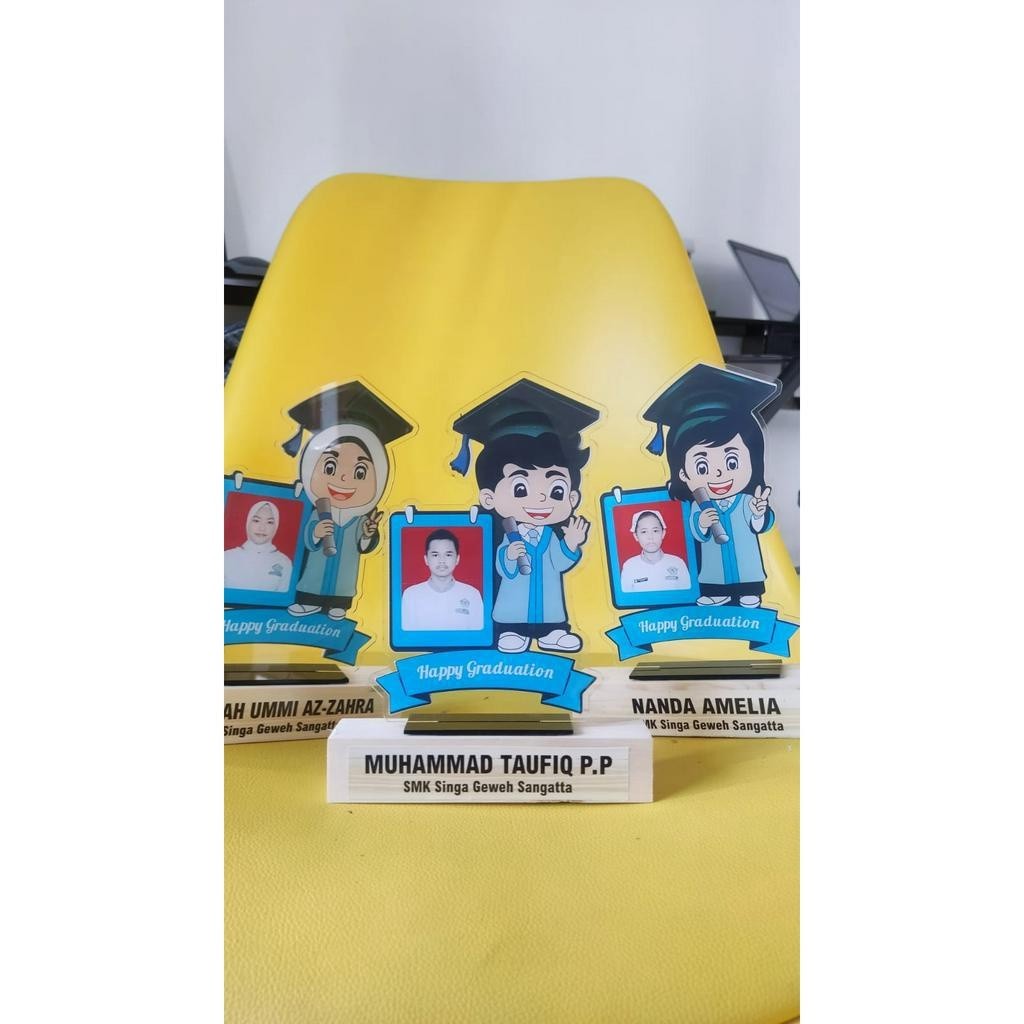 Jual Plakat Wisuda TK SD SMP SMA| Piala Wisuda Akrilik | Kado Wisuda ...