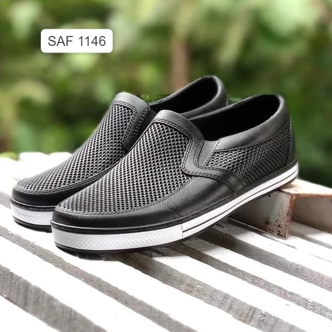 Jual Sepatu Slop Pria Full Karet Hitam Anti Air ATT Sankyo SAF 1146 ...