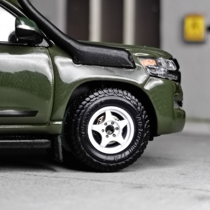 Jual Velg Diecast OZ Chrono SUV Collab Akon Garage Mini Scale 1:64 ...