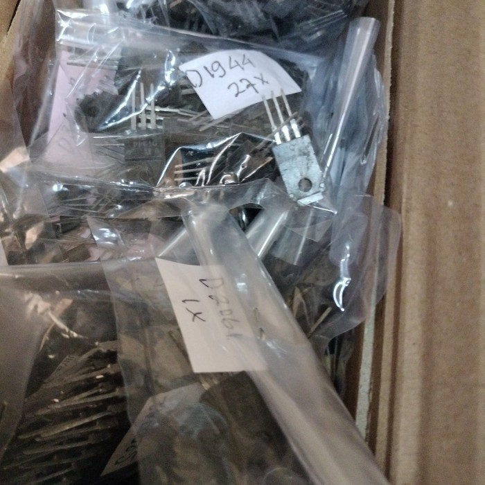 Jual DS99 Transistor A1823 A1940 A640 A1186 A1151 A1206 A7530N A603 A490 A1657 - 2SA1823 ...