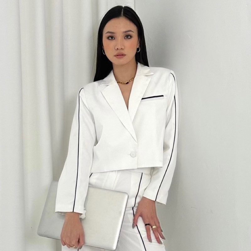 Jual SHEMADE - Debbie Crop Blazer | Shopee Indonesia
