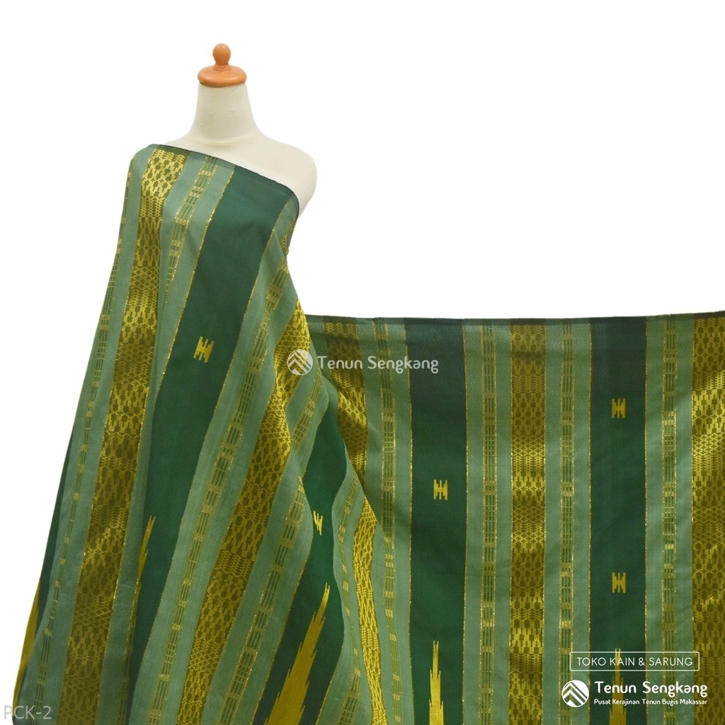 Jual Kain Sarung Tenun Motif Kristal Pucuk Tinggi Sutra Bugis Makassar ...