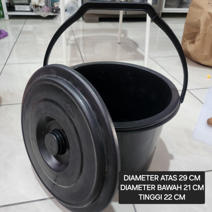 Jual Ember Hitam Tutup 3GL = 12 LITER / Timba Ember Air Kamar Mandi ...
