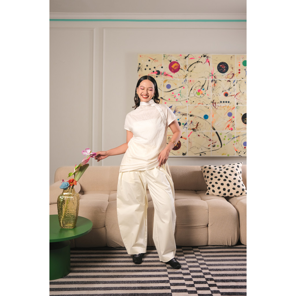 Jual House of KYNY X Tasya Kissty - Buttoned Top - White | Blouse Raya ...