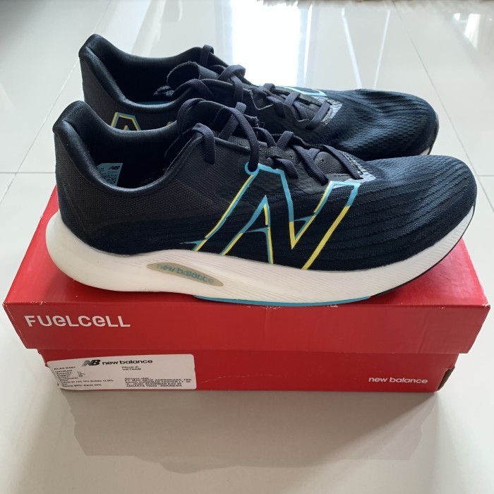 Jual New Balance FuelCell Rebel V2 second | Sepatu Lari Road Running ...